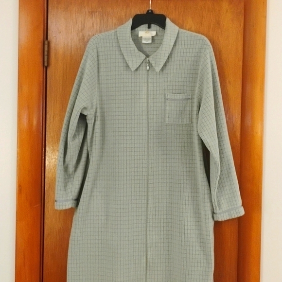 stan herman | Intimates & Sleepwear | Stan Herman Ladies Robe | Poshmark